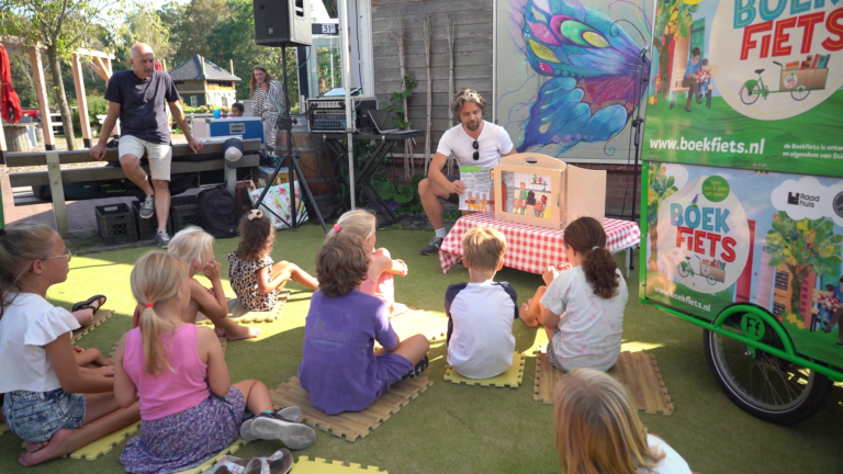 Boekfiets brengt ‘avontuurlijke’ geschiedenis: kinderen redden de stad ...